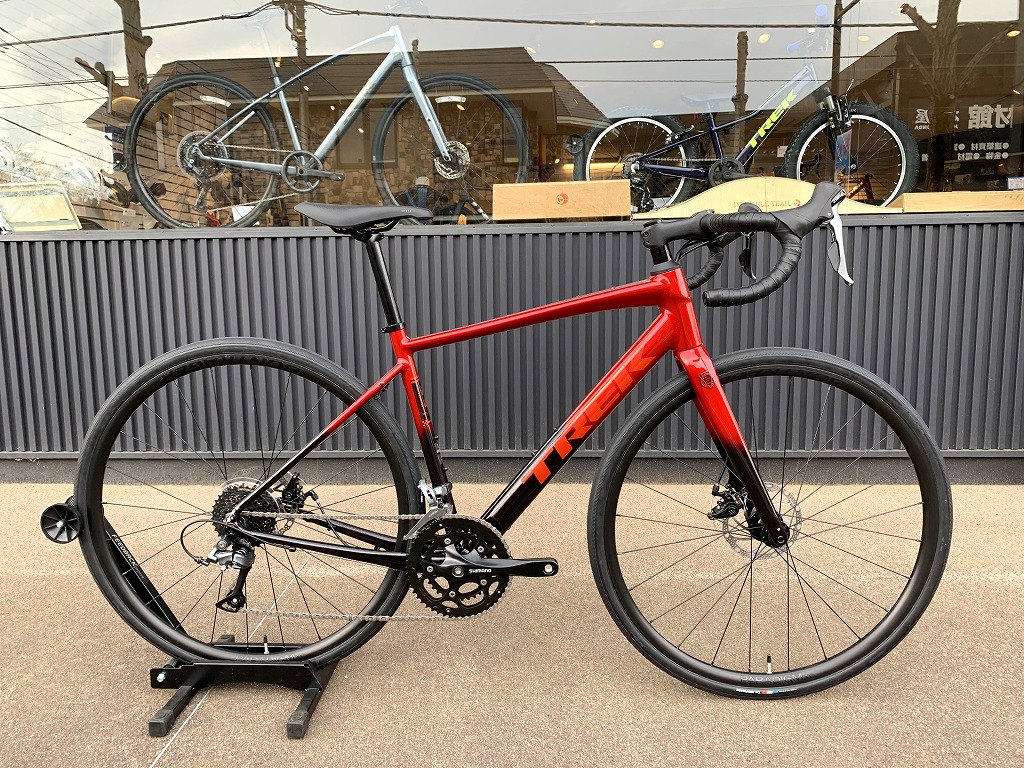 万能エントリーロードバイク TREK Domane AL2 Gen4 | オンザロード